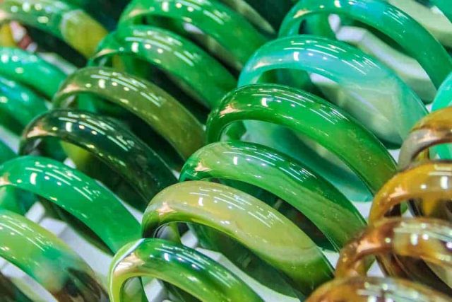 How To Tell If Jade Is Real: The 5 Best Foolproof Tests