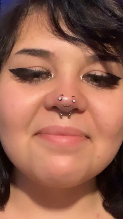 Nose piercing on both sides: Discover the Pros and Cons