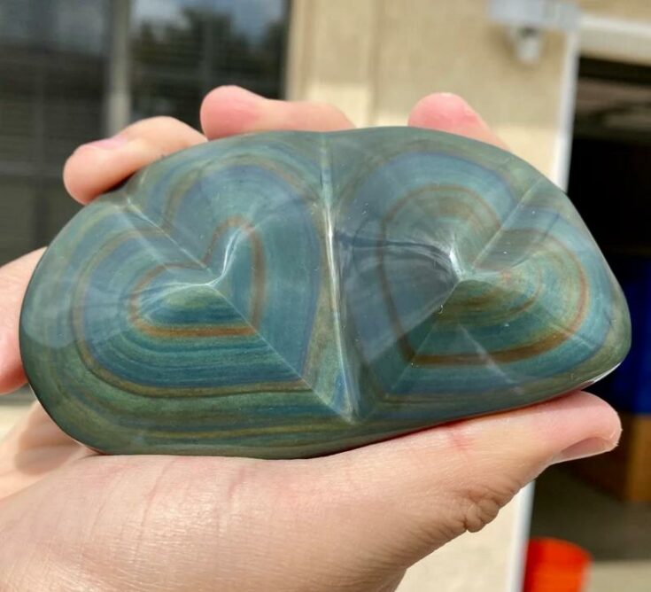 Rainbow Obsidian: Properties, Meaning and Healing Powers
