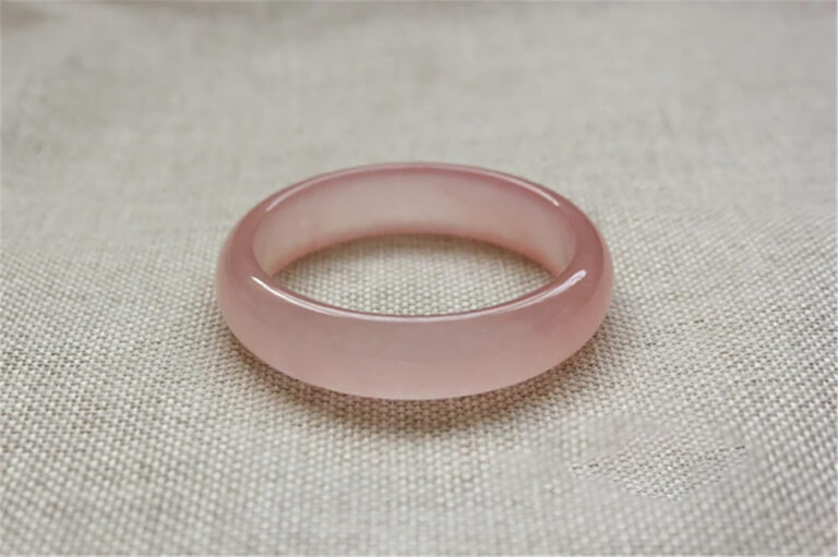 Pink jade: properties, meaning and healing benefits